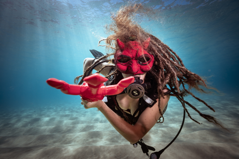 7 Tips for Photographing Underwater Halloween Models